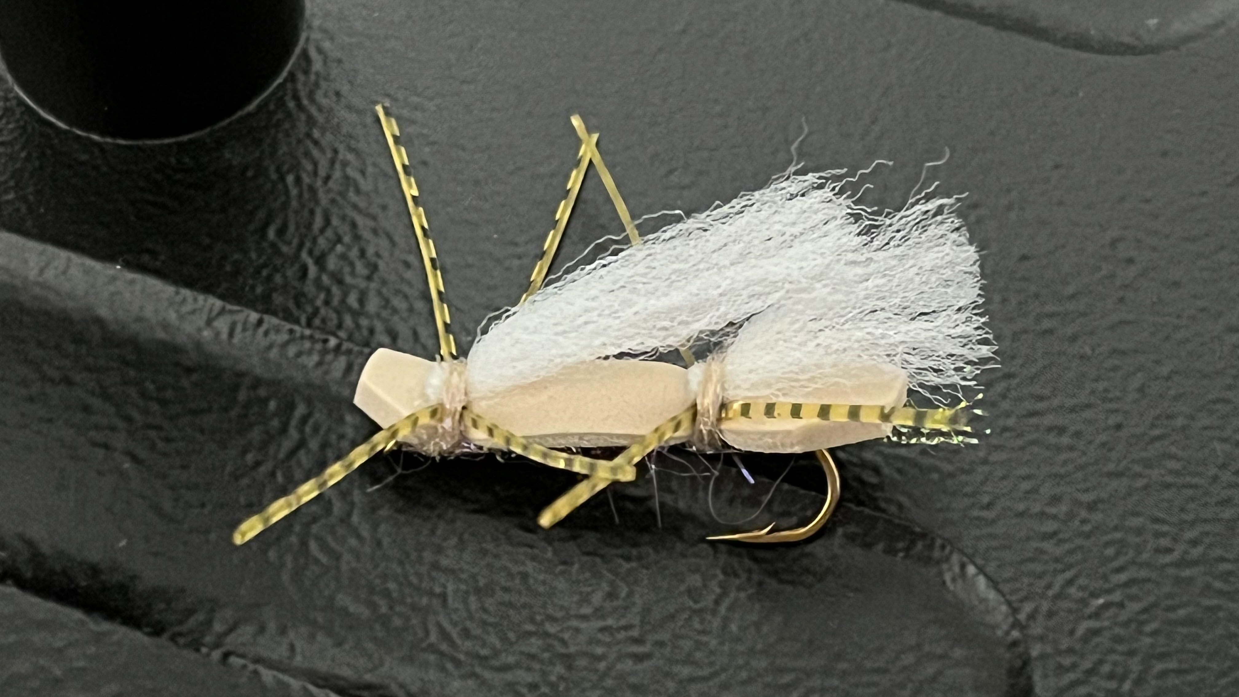 Mosca de La Semana – Chubby Chernobyl – Anzuelos y Plumas . com